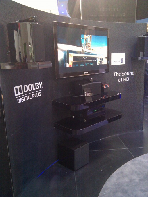 El pequeño punto naranja es un Nokia N8 transmitiendo vía HDMI una ...