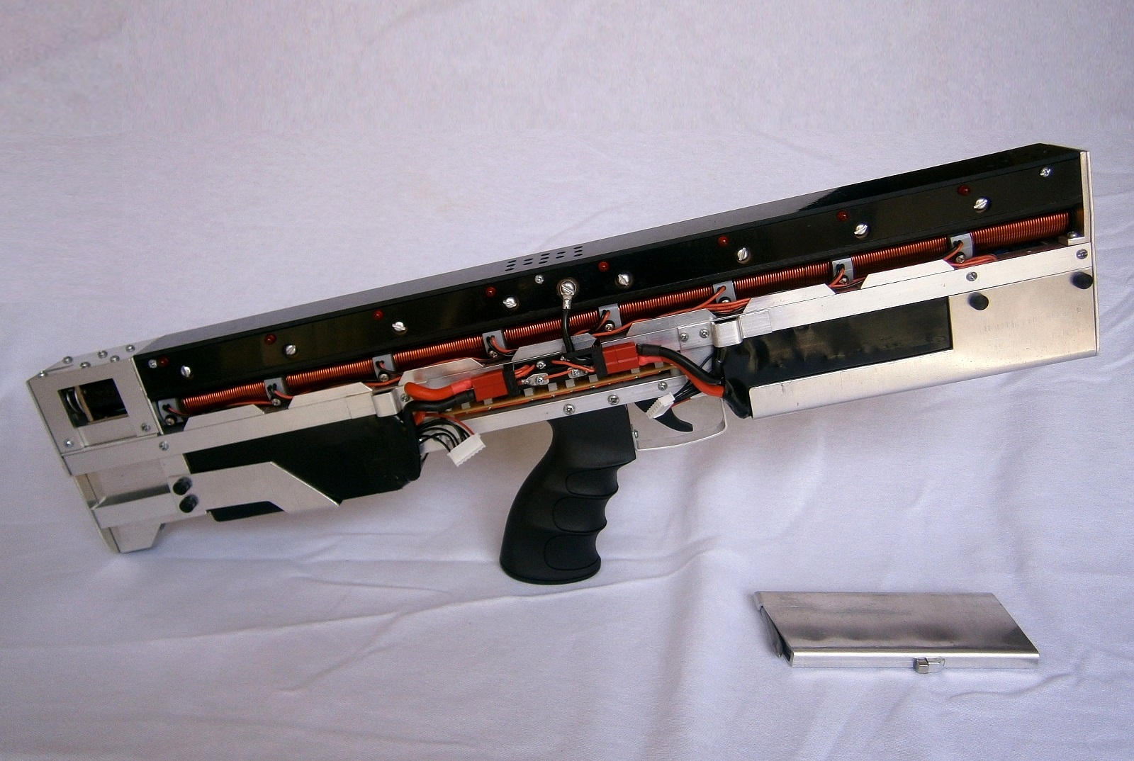 Construyen un arma automática de pulso electromagnético - RedUSERS