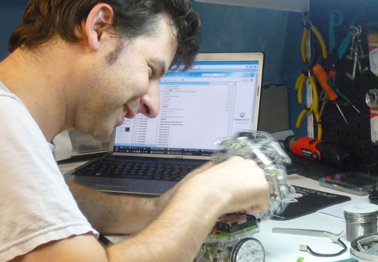 Minibloq El Entorno Argentino Para Programar Robots Usado En Escuelas De Todo El Mundo Redusers 