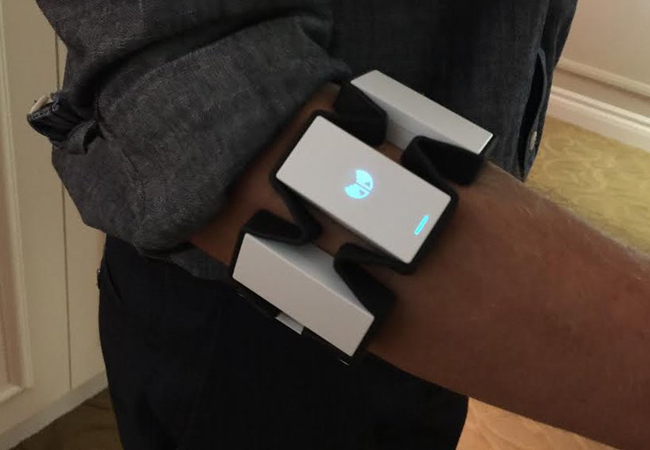 CES 2015: Muestran Myo, un wearable que controla robots y equipos ...