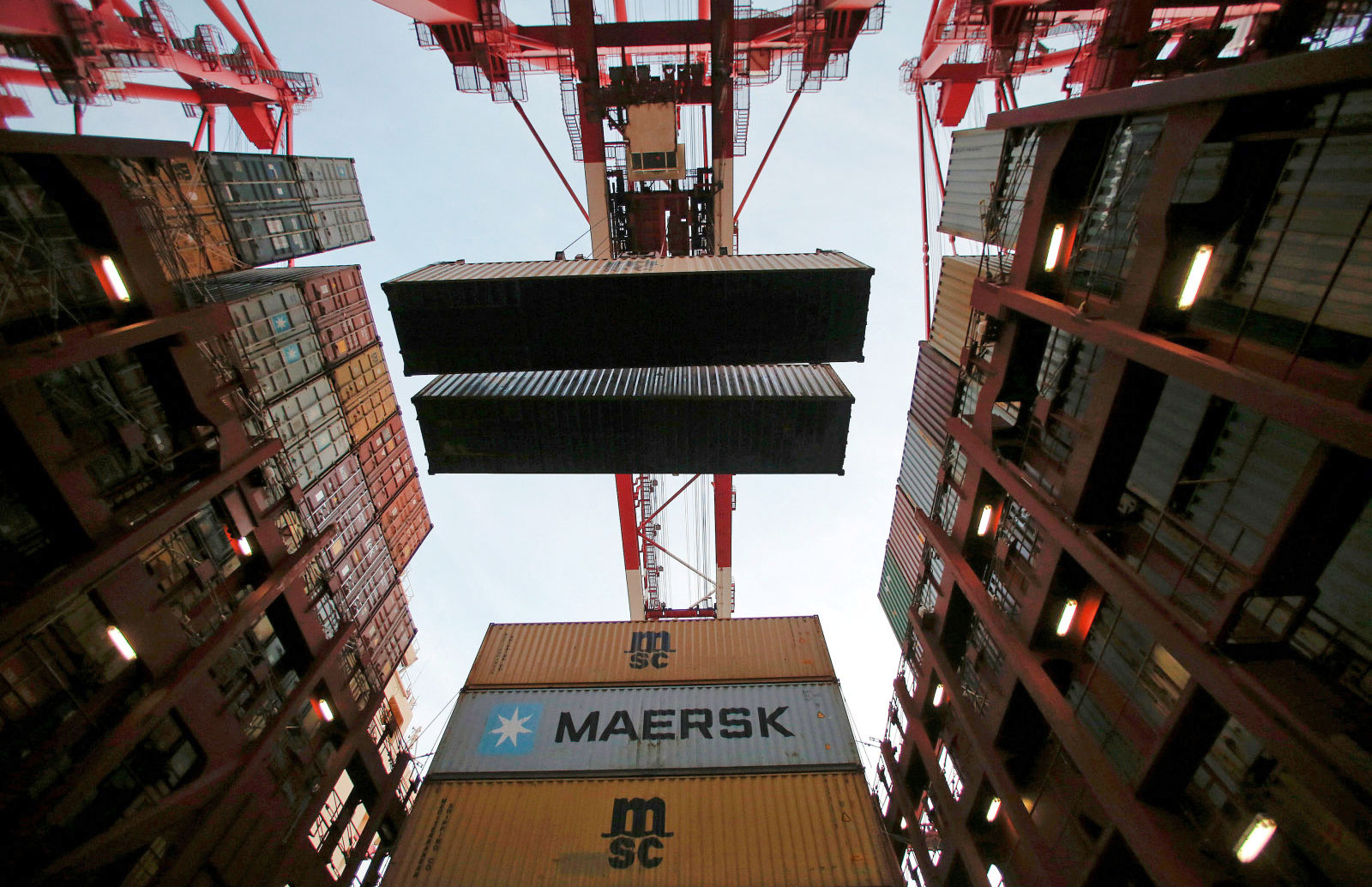 Amazon ya maneja una flota de barcos para sus transportes ...