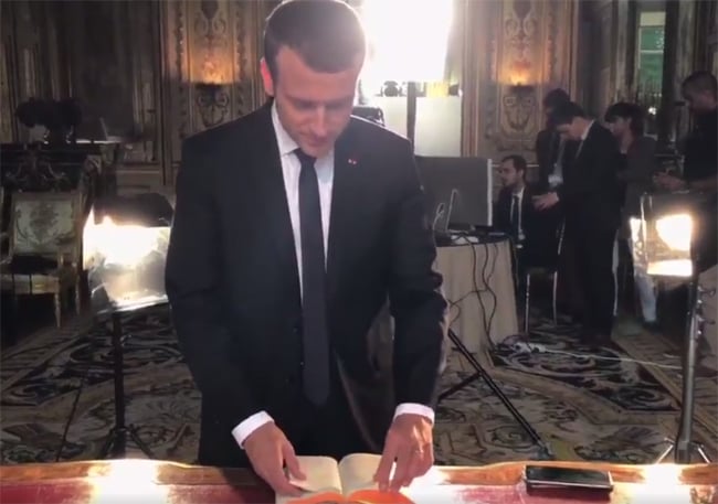 Dos Apple iPhone aparecen en la fotografía oficial del nuevo presidente ...