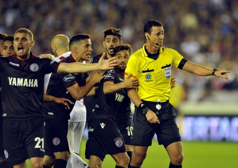 VAR: Cómo es por dentro la tecnología que está cambiando al fútbol ...