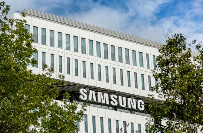 Samsung inauguró en India la mayor fábrica de smartphones del mundo ...