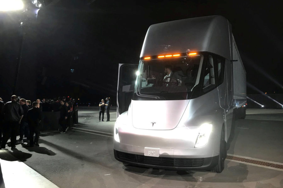 Walmart apuesta por Tesla: reservó 30 camiones Semi - RedUSERS