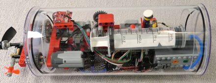 Un submarino extraordinario, construido con Lego controlado con Python ...