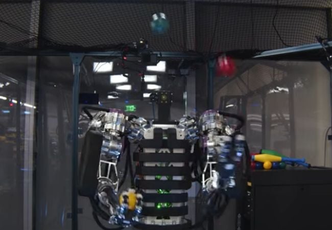 AthenaZero, el robot malabarista - RedUSERS